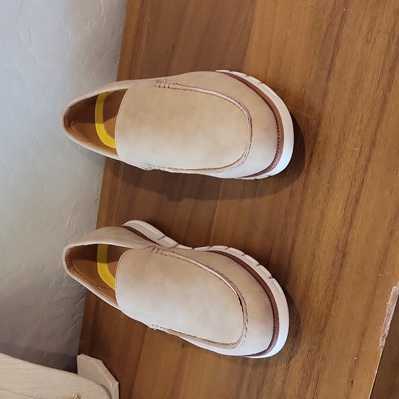 Nine West | Shoes | Nine West Keane Tan Rubber Soles Slip On Shoe Size ...